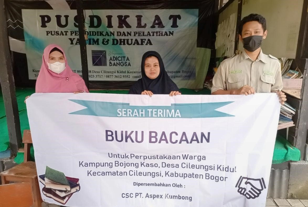 Sparking Reading Interest, PT Aspex Kumbong Donates 200 Books