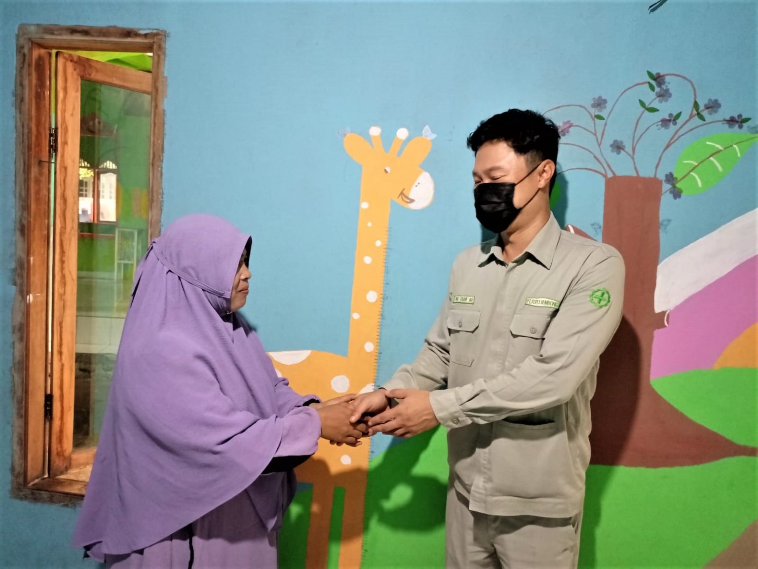 PT. Aspex Kumbong Displays Concern for Child Education through Pre ...