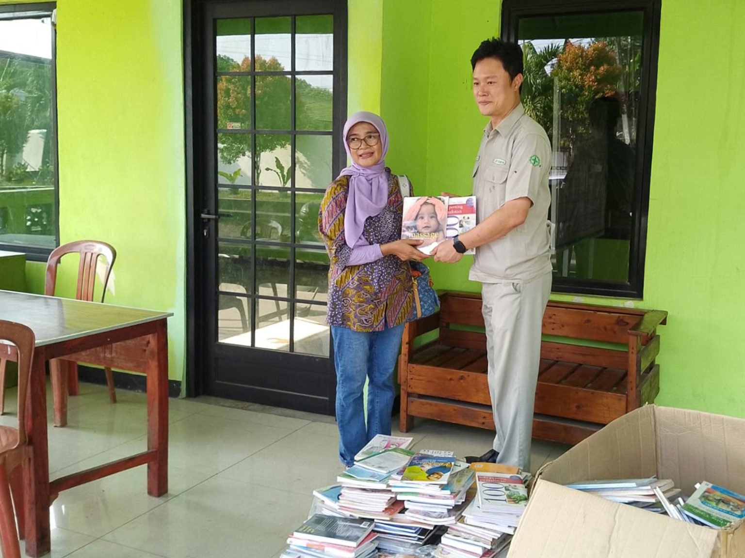Aspex Kumbong Gifts Sadewa Reading Room 250 Books